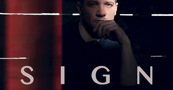 Jeremy Renner - Sign