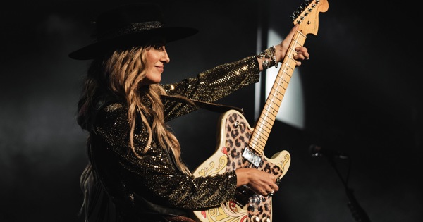 Lainey Wilson - Smell Like Smoke (Live)