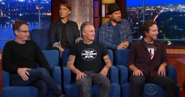 Pearl Jam Interview with Stephen Colbert on The Late Show (09/23/2015)