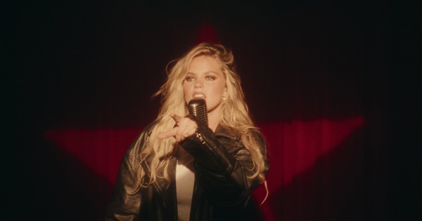 Reneé Rapp - Why Is She Still Here? (Official Visualizer)