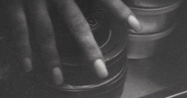 David Lesser - Hands on Caviar