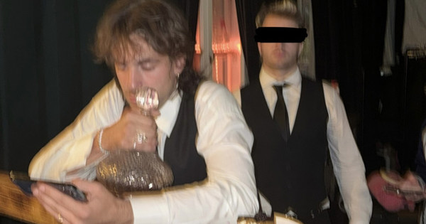 01099, Ski Aggu, Paul, Zachi - Flasche kreist
