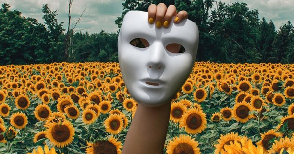 Few Faces - Play Pretend