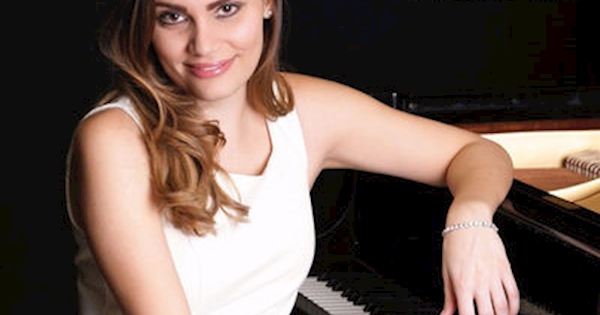 Ladyva - 8 to the Bar